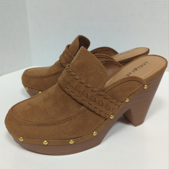 Indigo Road | Shoes | Indigo Rd Studded Platform Clogs Woman Sz Tan ...